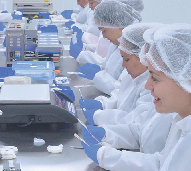 Medical Device Assembly | Device Packaging in Certified Cleanrooms